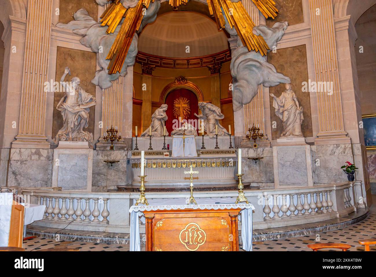 PARIS, FRANCE, NOVEMBER 10, 2022 : interiors architectural details of ...