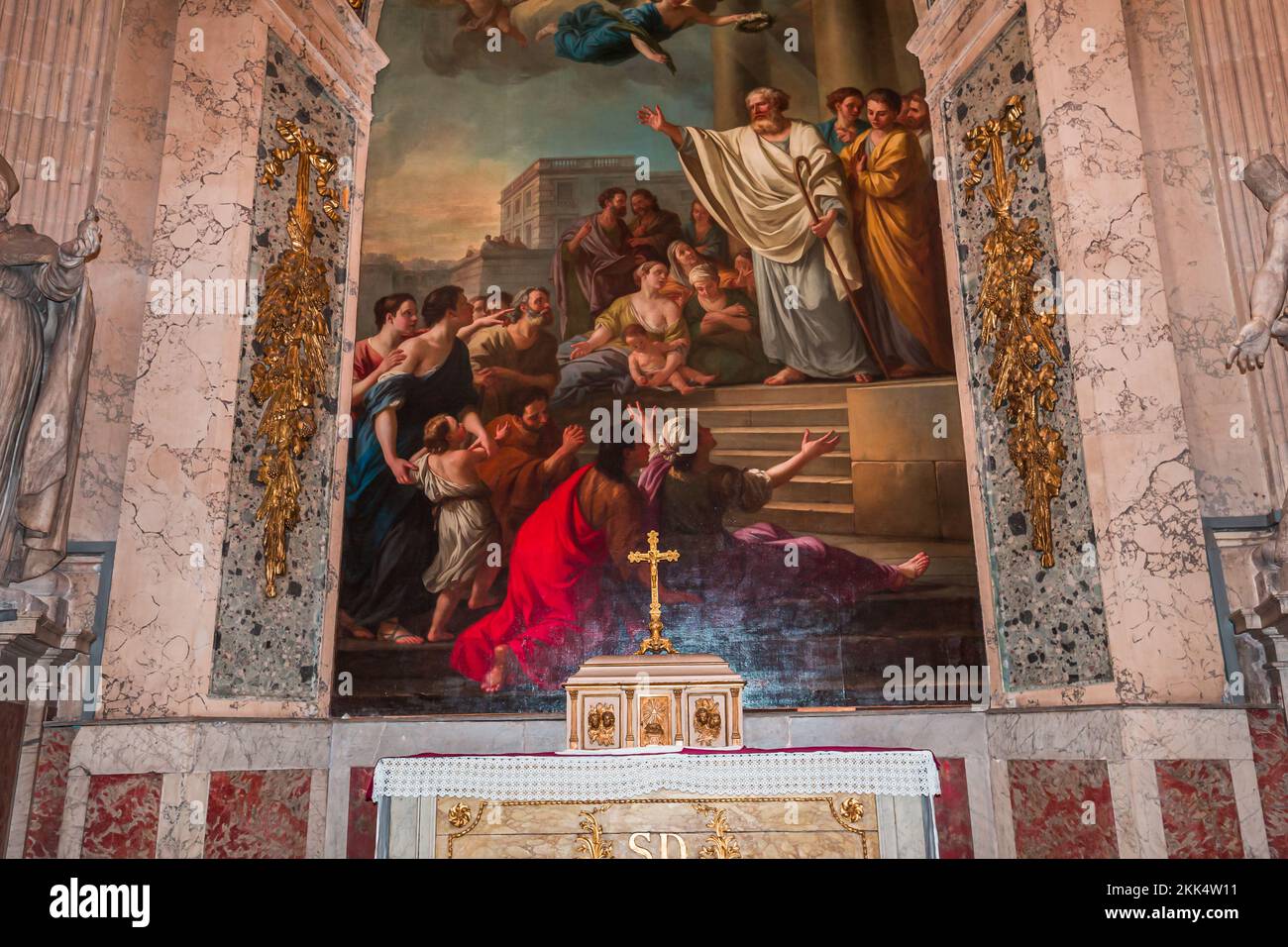 PARIS, FRANCE, NOVEMBER 10, 2022 : interiors architectural details of ...