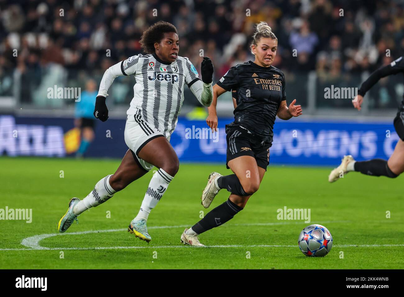 Lineth Beerensteyn (L) of Juventus Women FC and Laura Wienroither (R ...