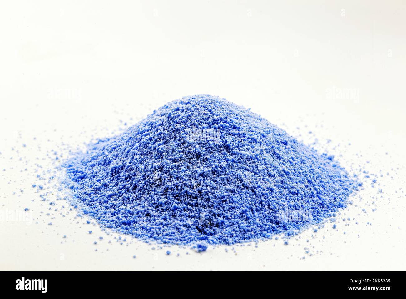 blue Fluorescent pigments, made up of a polymeric matrix, resins of ...