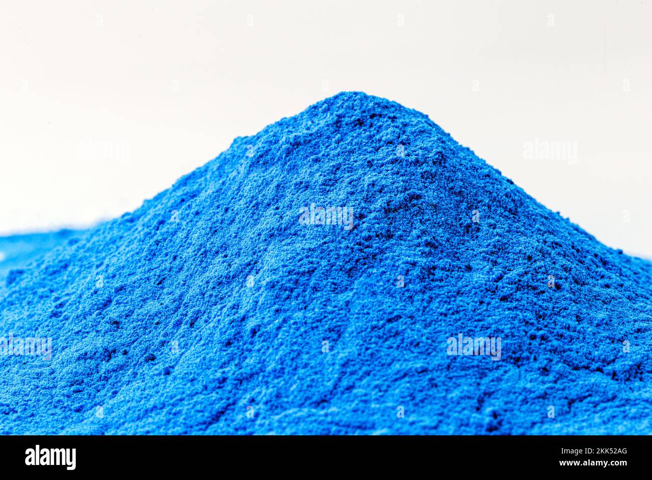 blue Fluorescent pigments, made up of a polymeric matrix, resins of ...