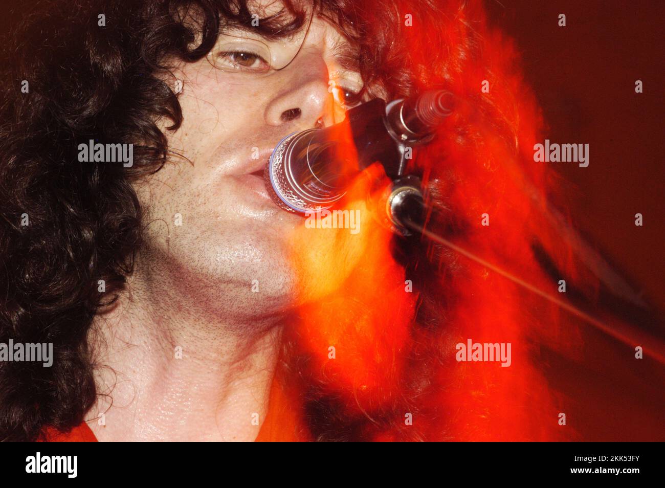 SUPER FURRY ANIMALS, CONCERT, 2004: Gruff Rhys of SUPER FURRY ANIMALS ...