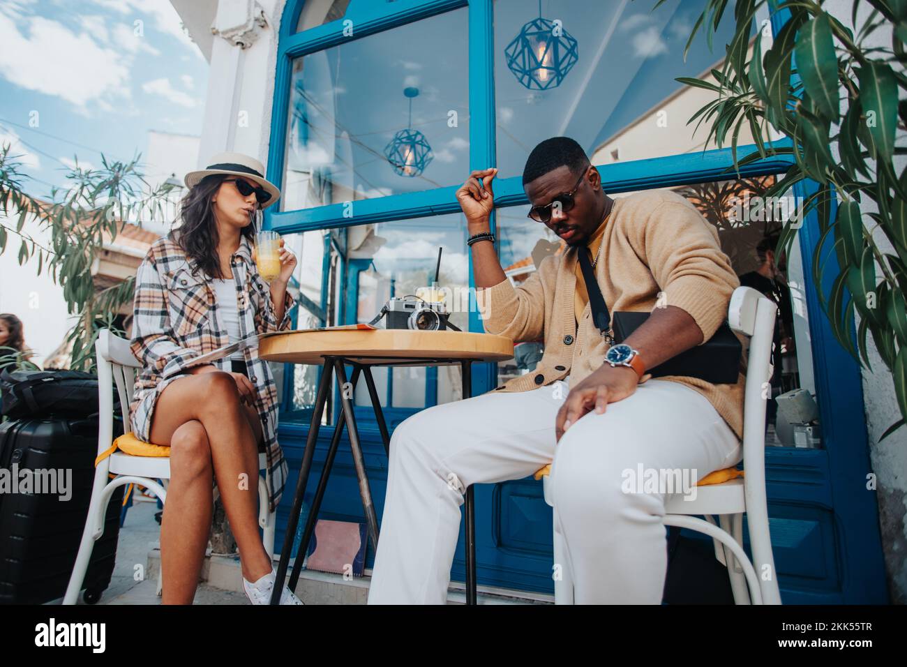 Amazing tourist couple sitting at the cfae Stock Photo - Alamy