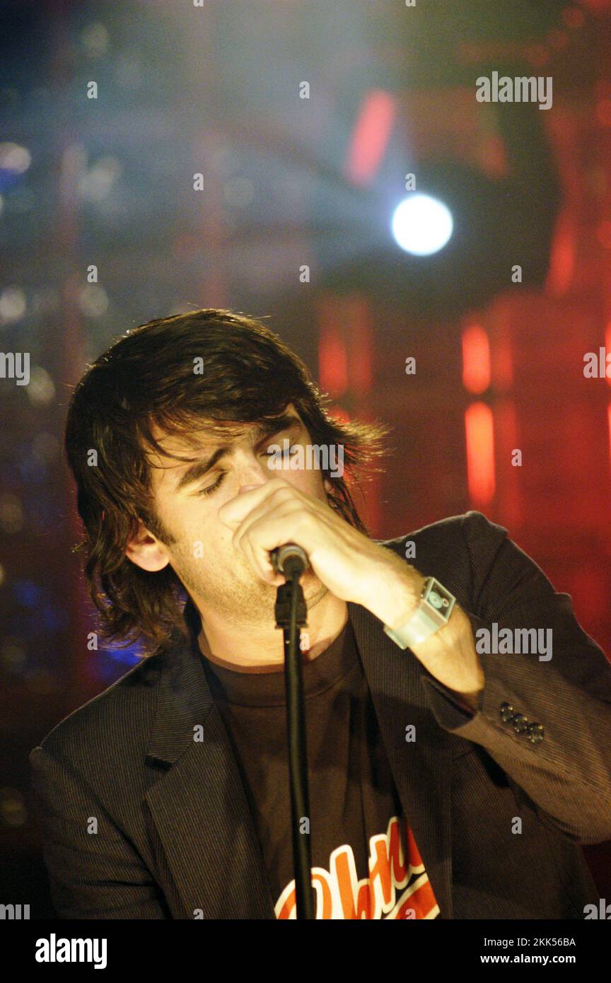 THE THRILLS, IRISH BAND, 2003: Conor Deasy the singer with Irish band ...