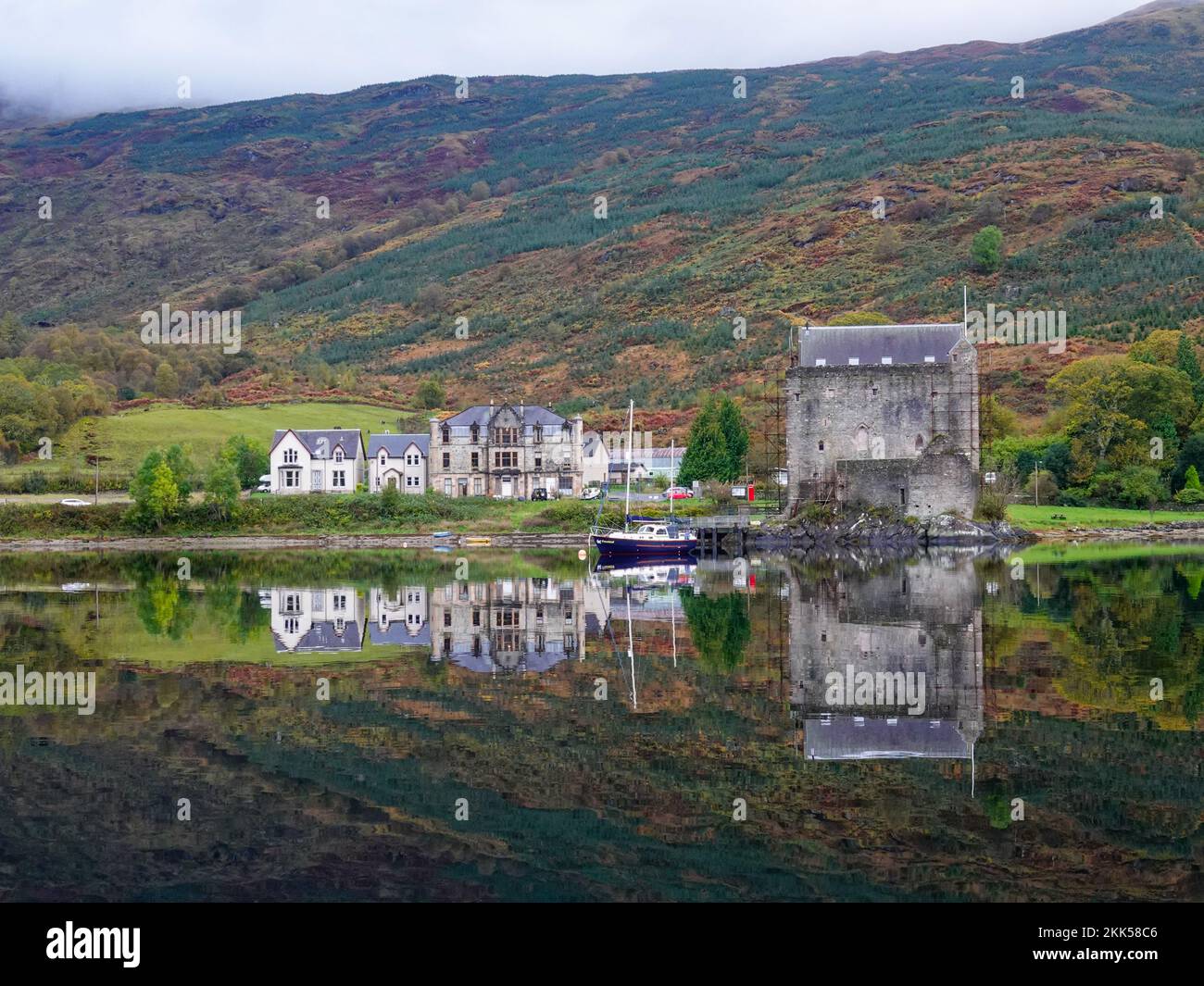 Lochside castle hi-res stock photography and images - Alamy