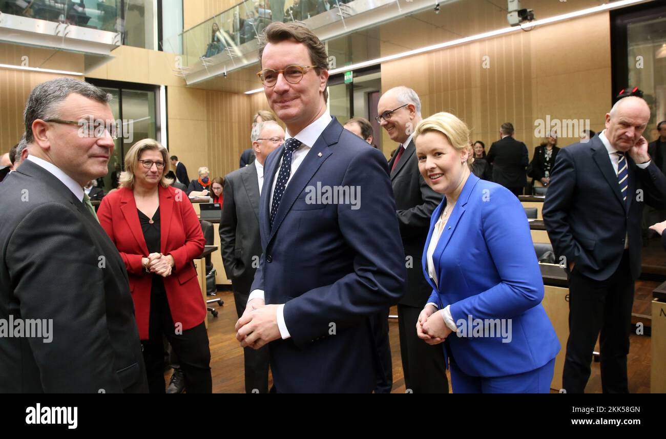 25 November 2022, Berlin: Florian Herrmann (CSU, l-r), Head of the ...
