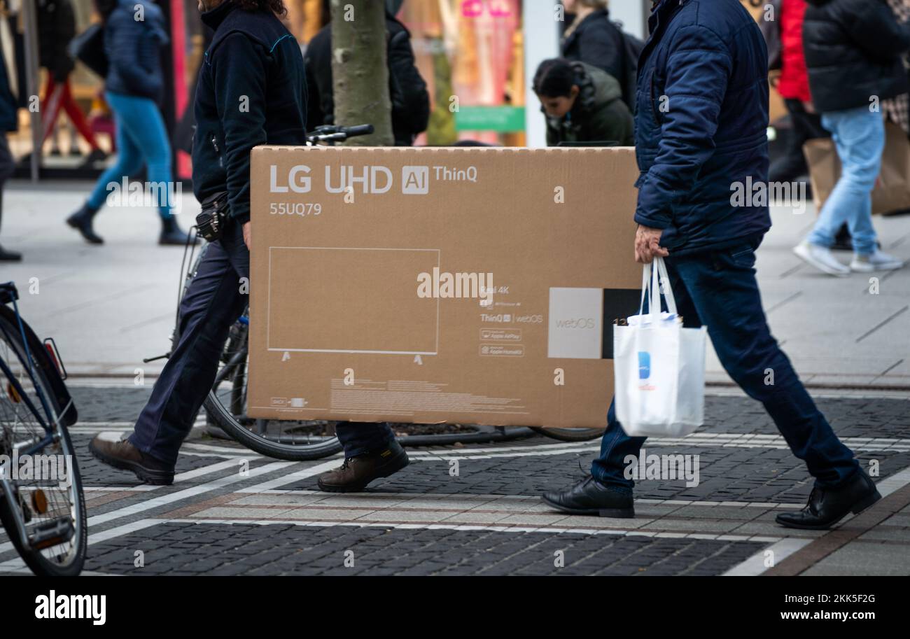 Boxed television hi-res stock photography and images - Alamy