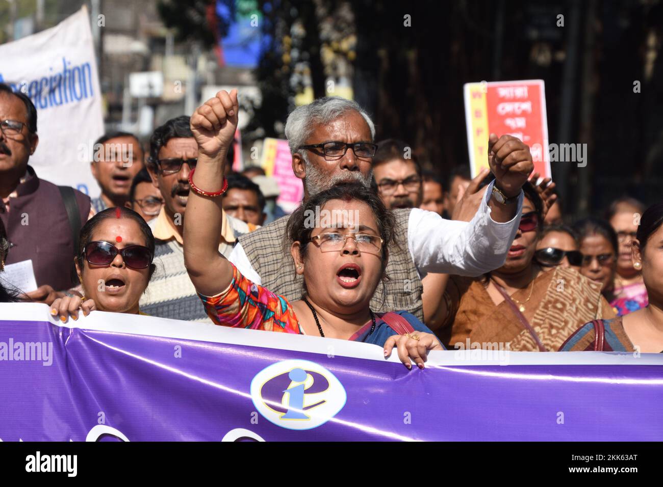 Kolkata, India. 25th Nov, 2022. Primary teachers of the West Bengal ...