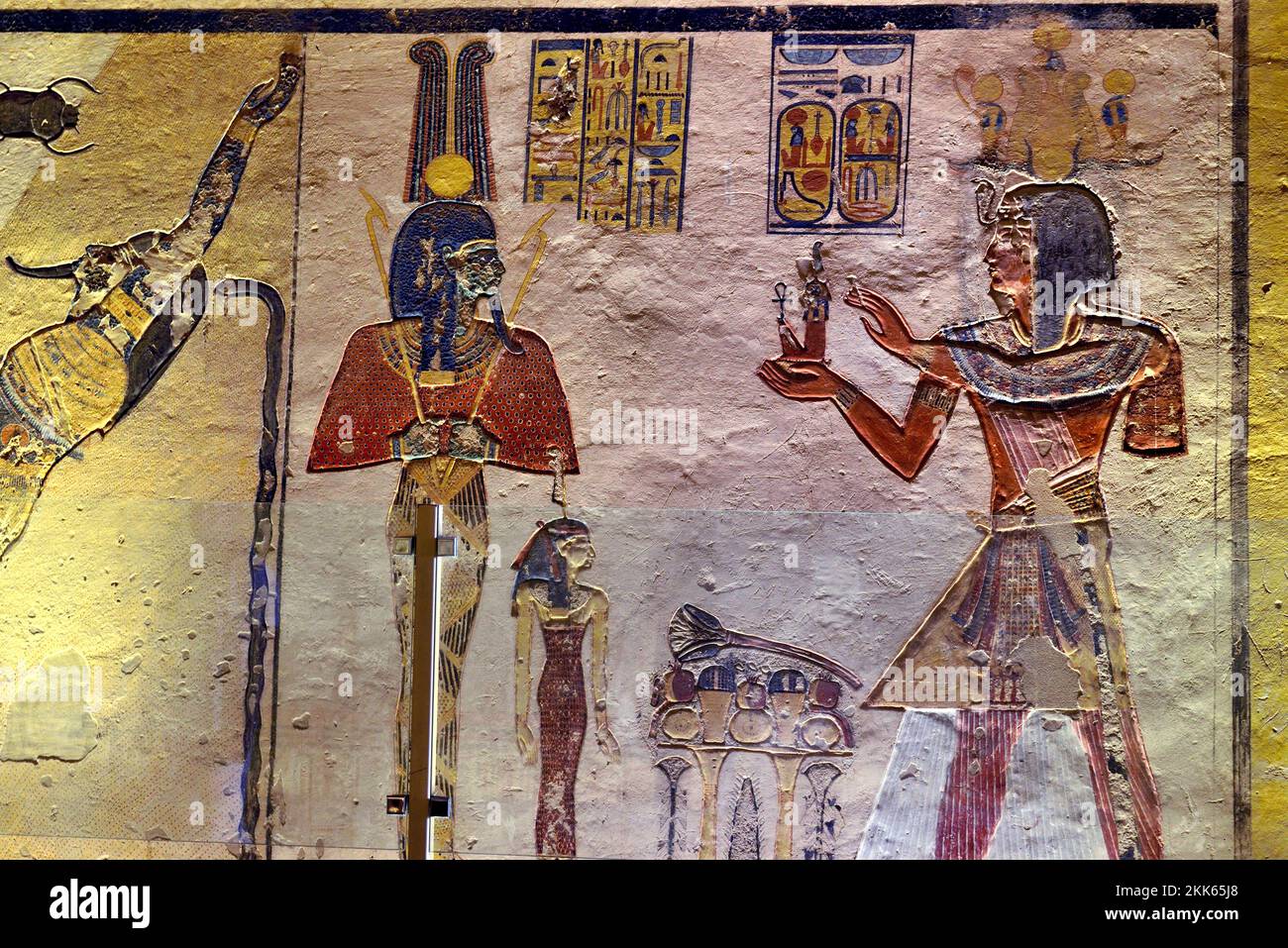 ANCIENT EGYPTIAN PAINTINGS AND HIEROGLYPHS IN THE PHAROAH'S TOMB IN THE ...