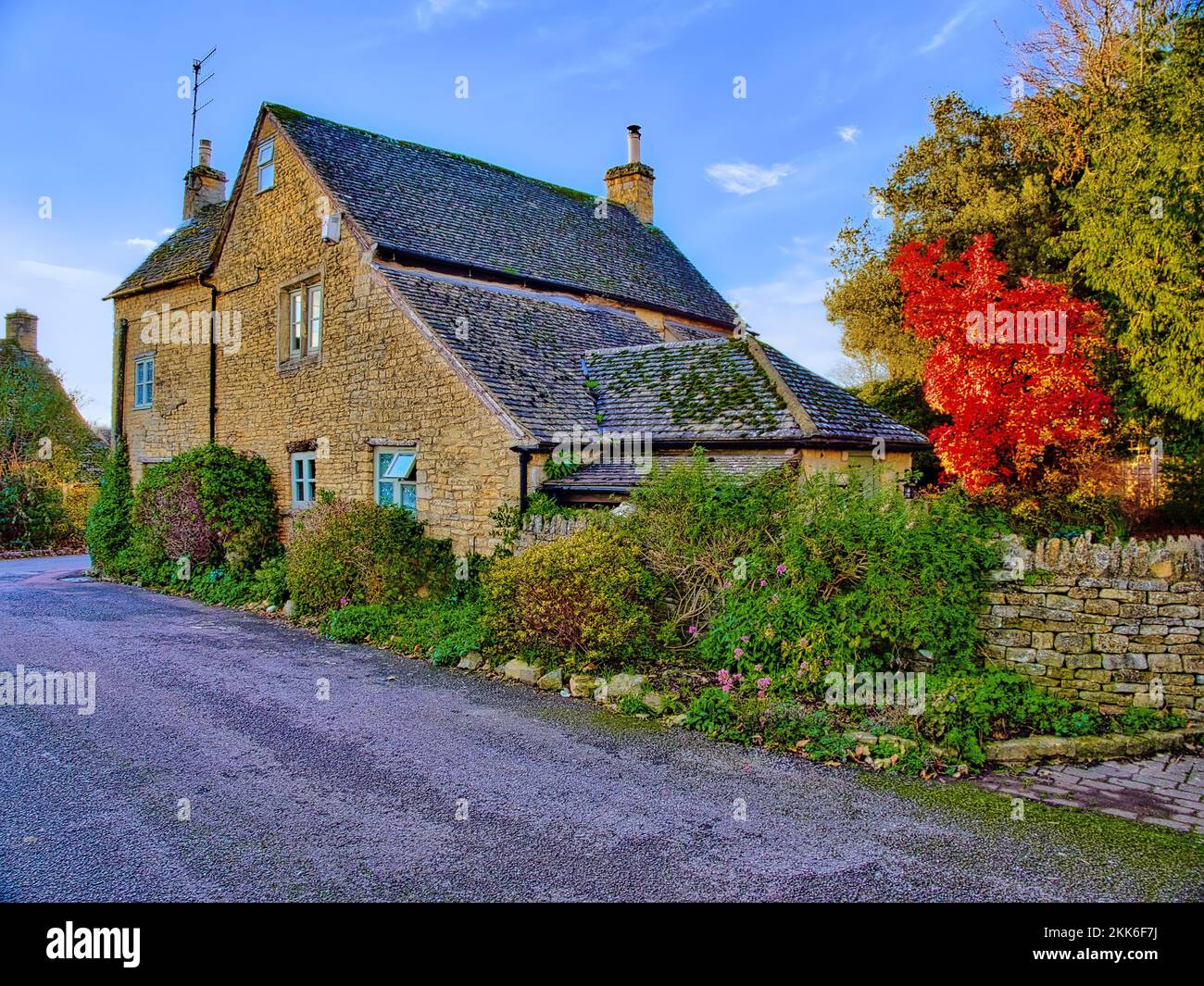 Modern contemporary house uk exterior hi-res stock photography and ...