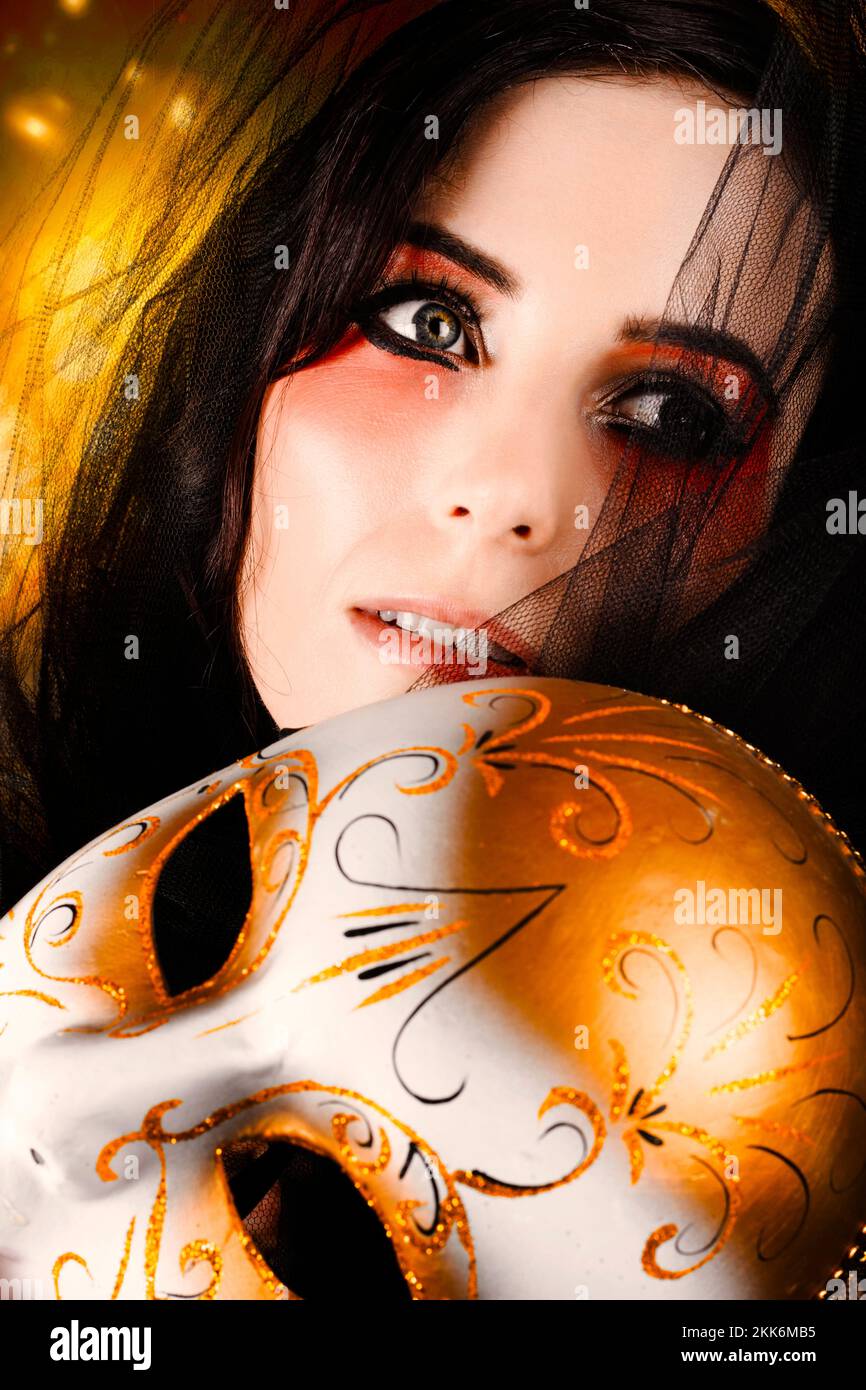 Glittering gold dress hi-res stock photography and images - Alamy