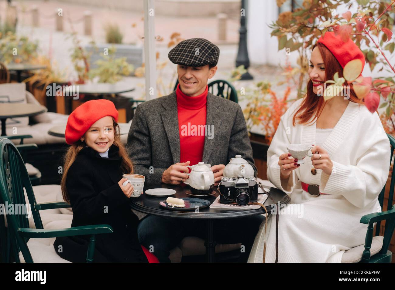Child in shop talking hi-res stock photography and images - Alamy
