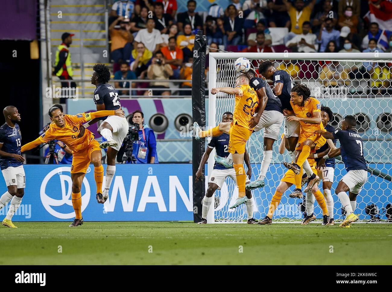 AL-RAYYAN - (LR) Enner Valencia of Ecuador, Virgil van Dijk of Holland ...