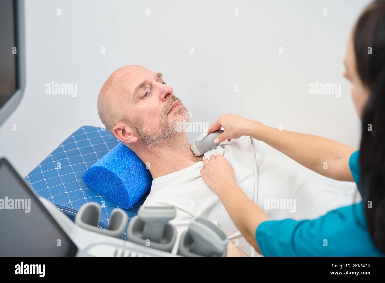 Woman conducts an ultrasound examination of patient in the neck Stock ...