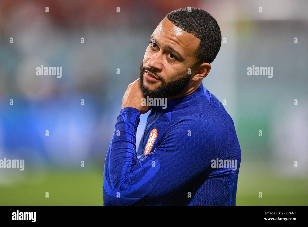 DOHA, QATAR - NOVEMBER 25: Memphis Depay of the Netherlands prior to ...