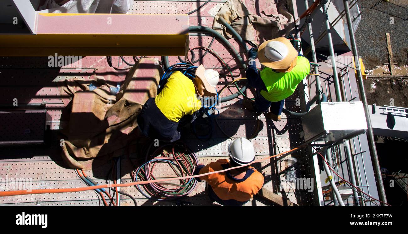 Scaffold building wrap hi-res stock photography and images - Alamy