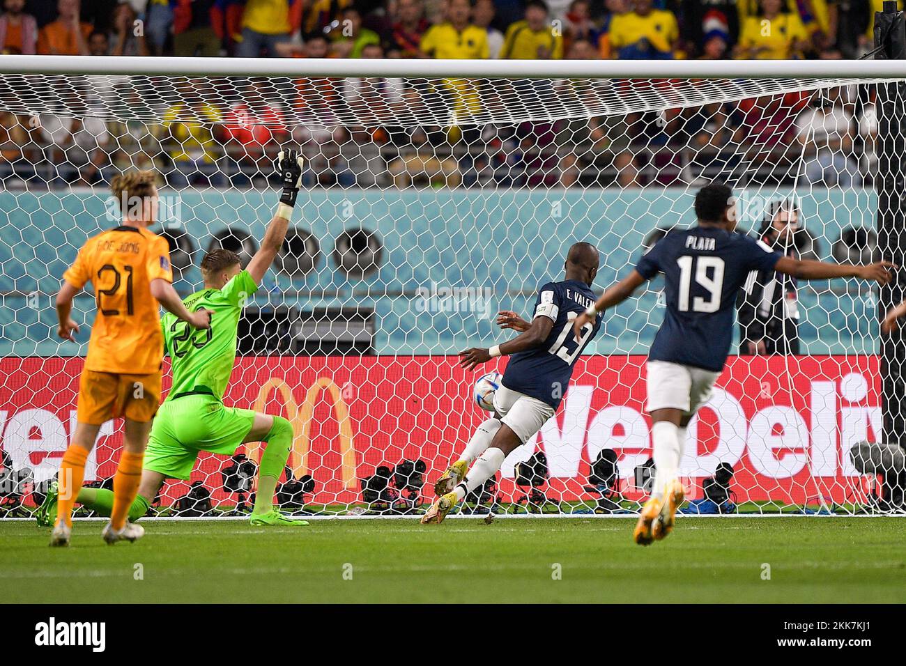 DOHA, QATAR - NOVEMBER 25: Enner Valencia of Ecuador scores his sides ...
