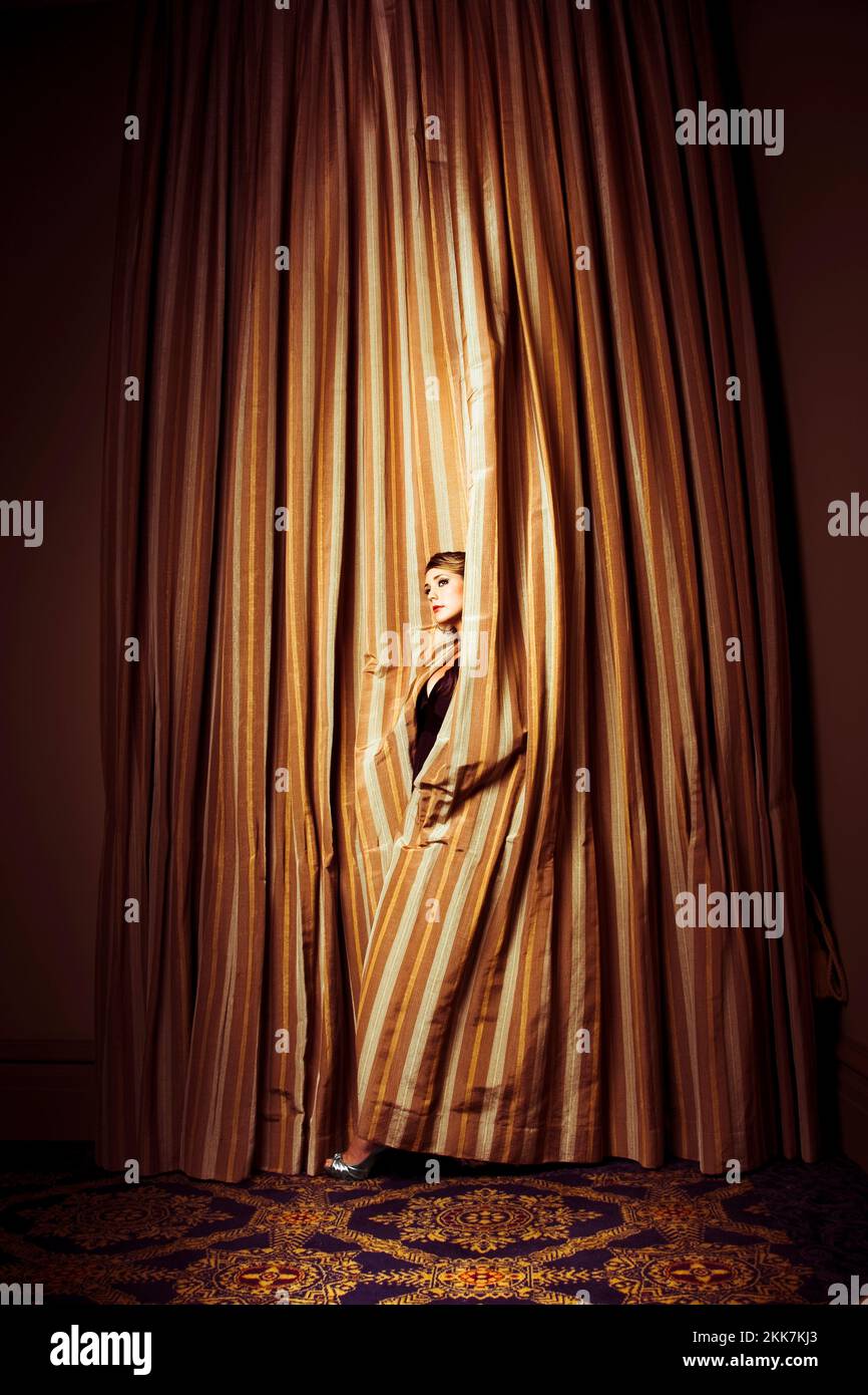 Through curtains theatre hi-res stock photography and images - Alamy