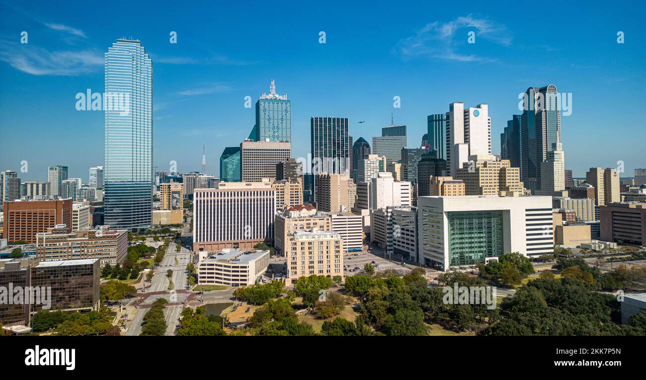 Aerial view dallas reunion tower hi-res stock photography and images ...