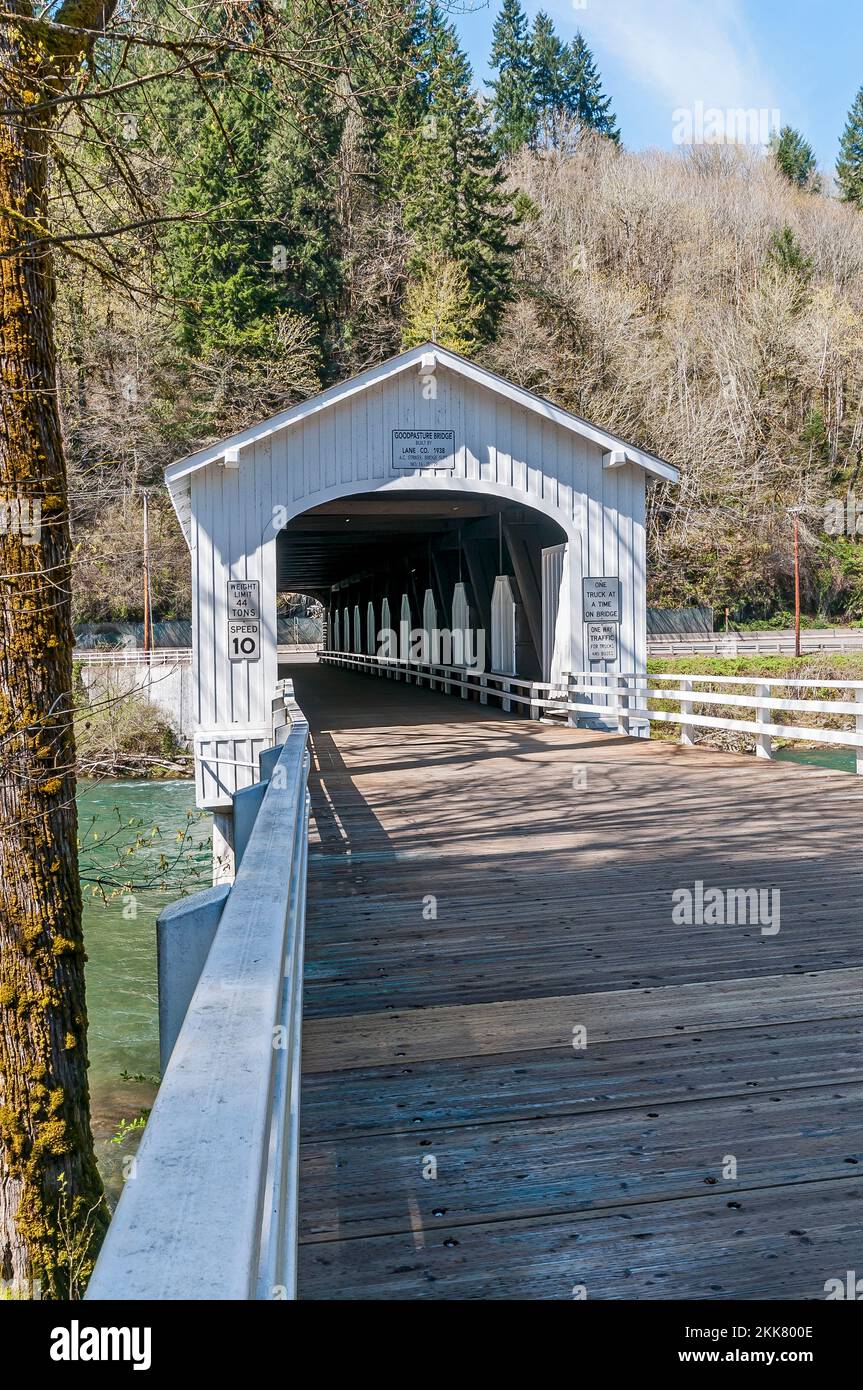 Goodpasture Covered Bridge off Hwy 126, Lane County Parks on Hendricks ...