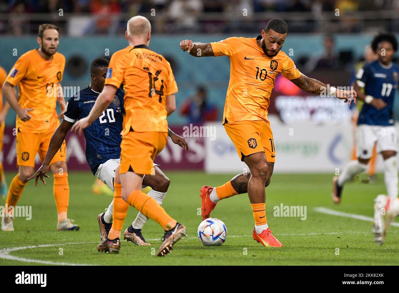 DOHA, QATAR - NOVEMBER 25: Memphis Depay of the Netherlands during the ...