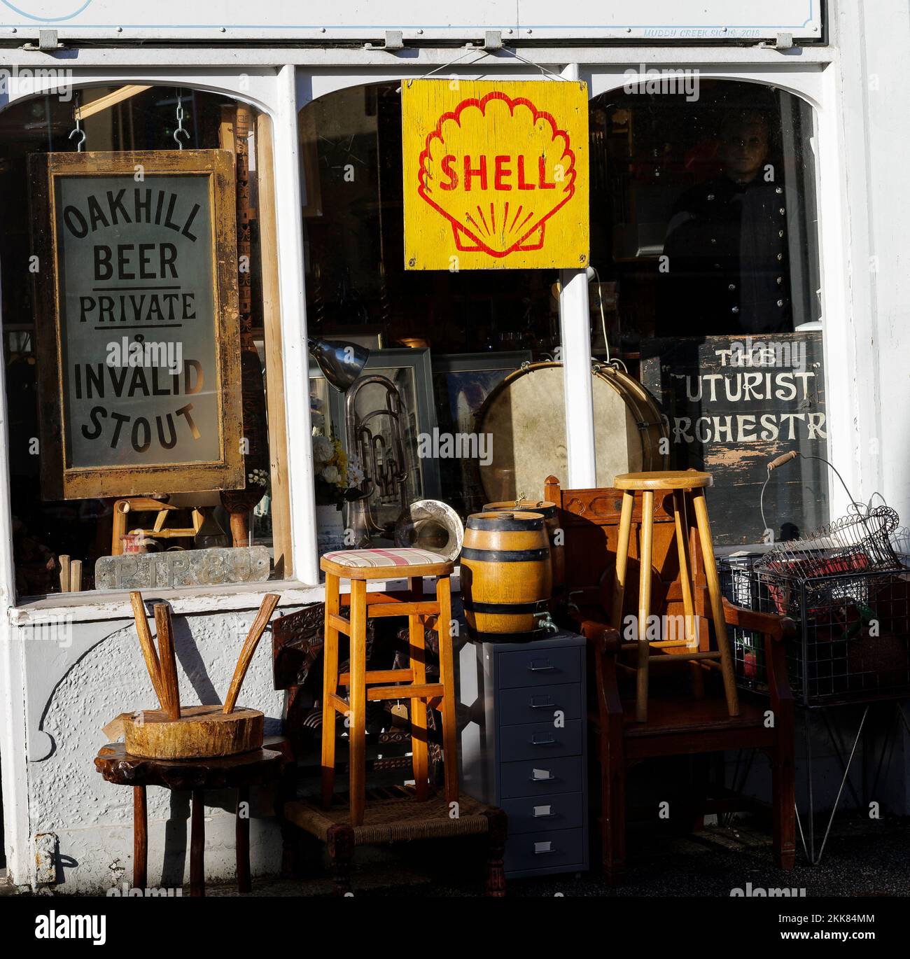 Antique shop sign hi-res stock photography and images - Alamy