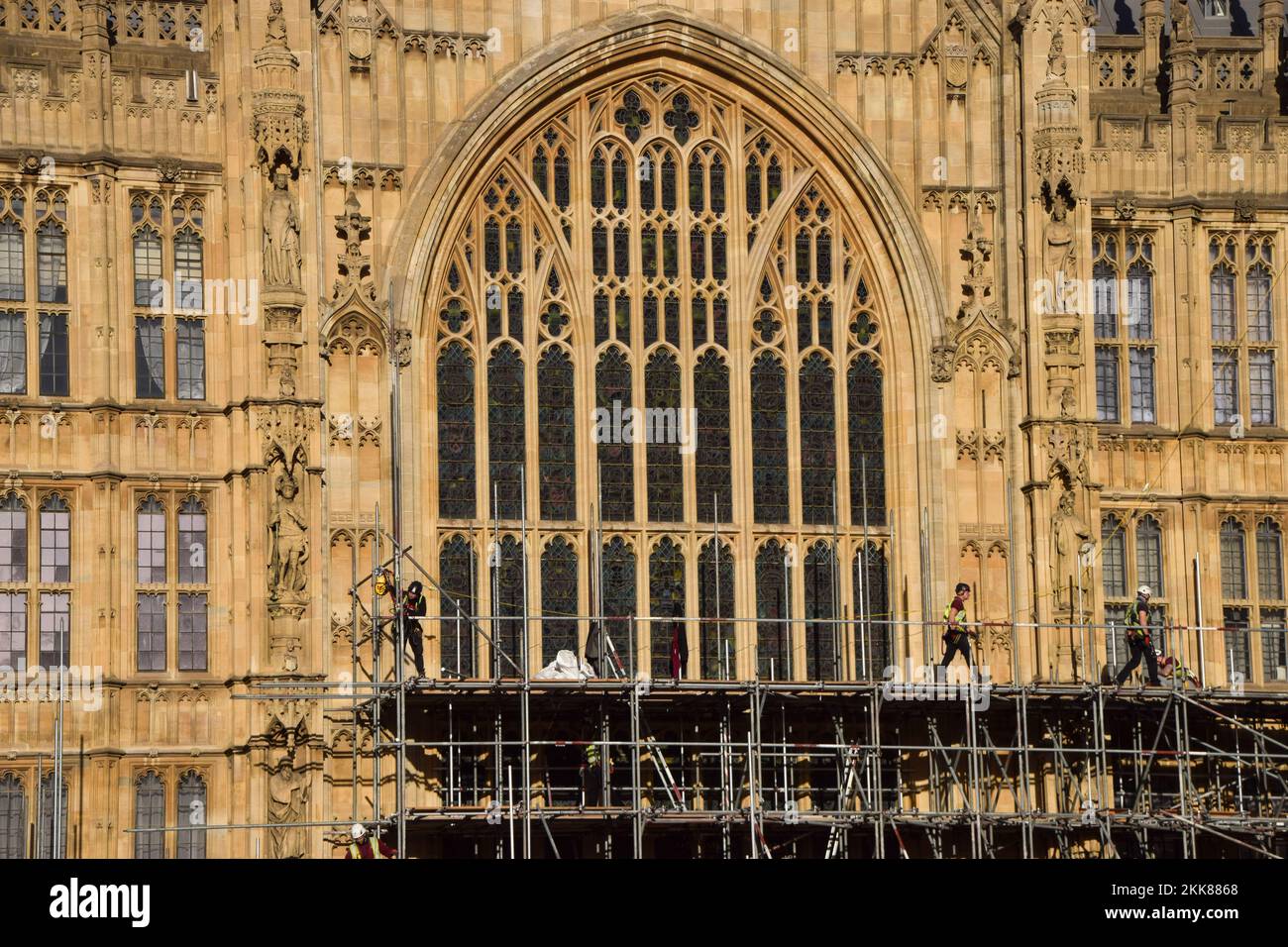 Workers remove the scaffolding from parts of the Palace of Westminster ...