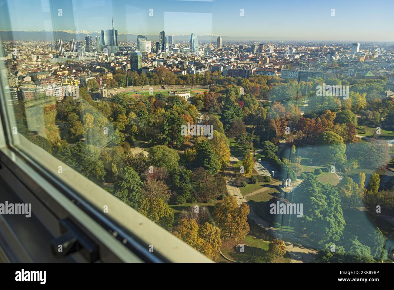 milano il parco sempione con l'arena civica skiline dalla terrazza a ...