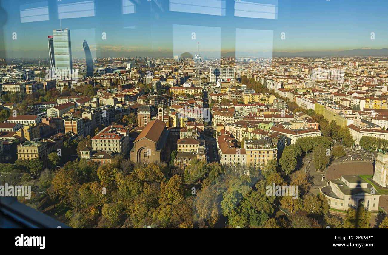 milano la torre rai skiline dalla terrazza a vetri della torre branca 2 ...