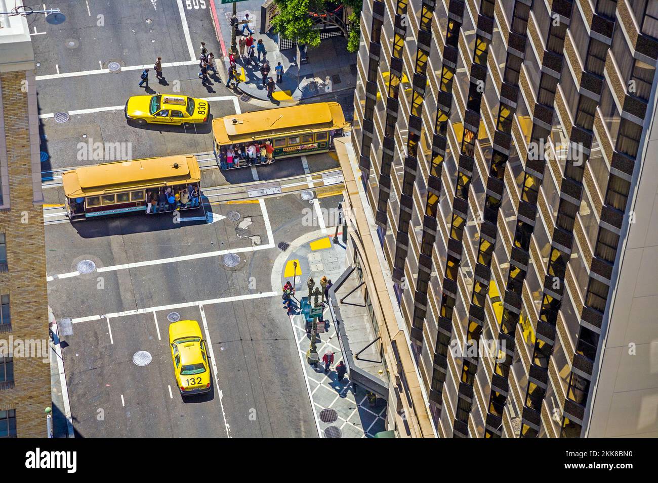 Cars crossing san francisco hi-res stock photography and images - Alamy
