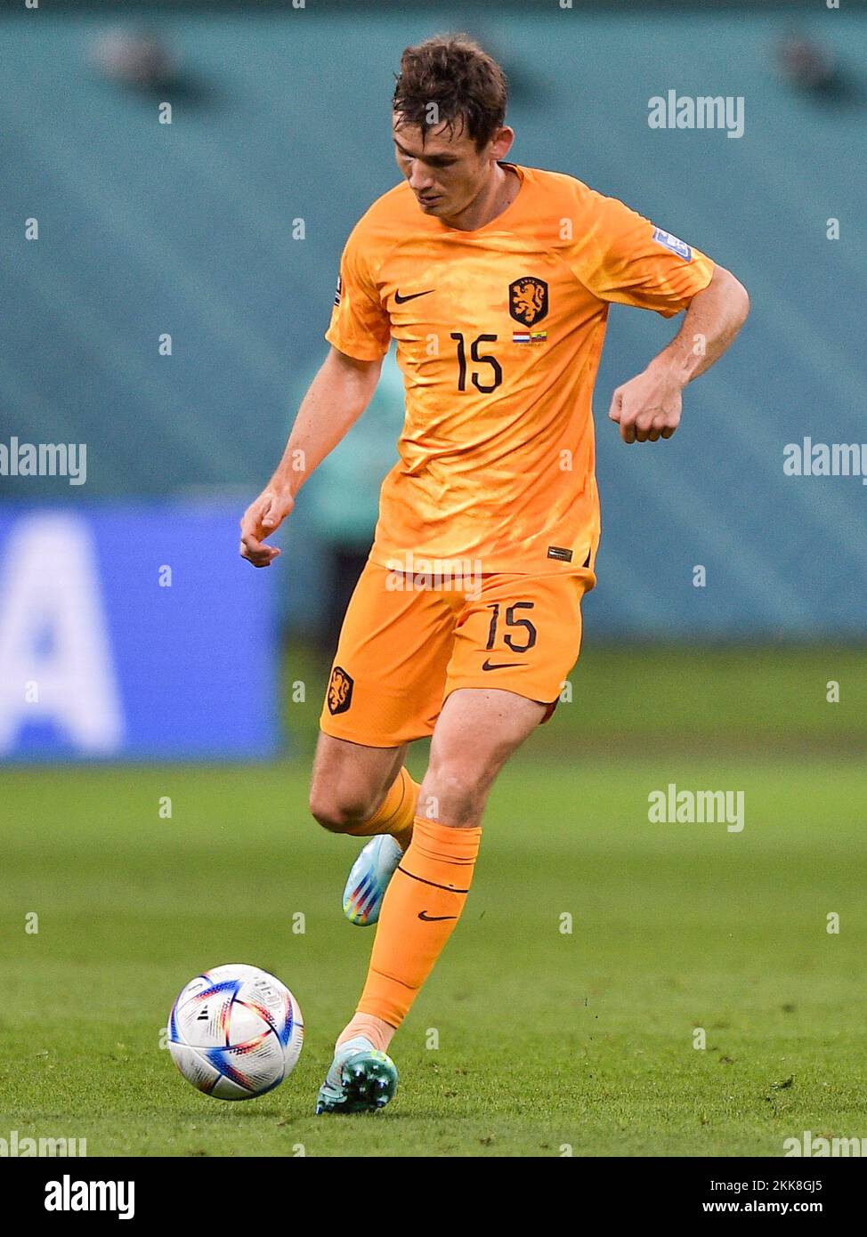 DOHA, QATAR - NOVEMBER 25: Marten de Roon of the Netherlands passes the ...