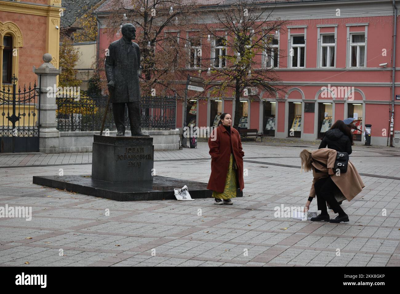 Street singer in Novi Sad singing Stock Photo - Alamy