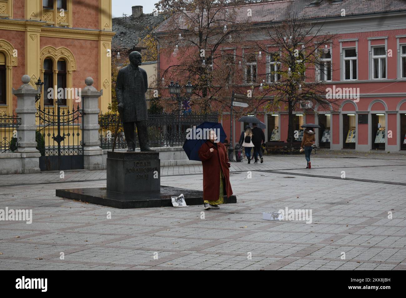 Street singer in Novi Sad singing Stock Photo - Alamy