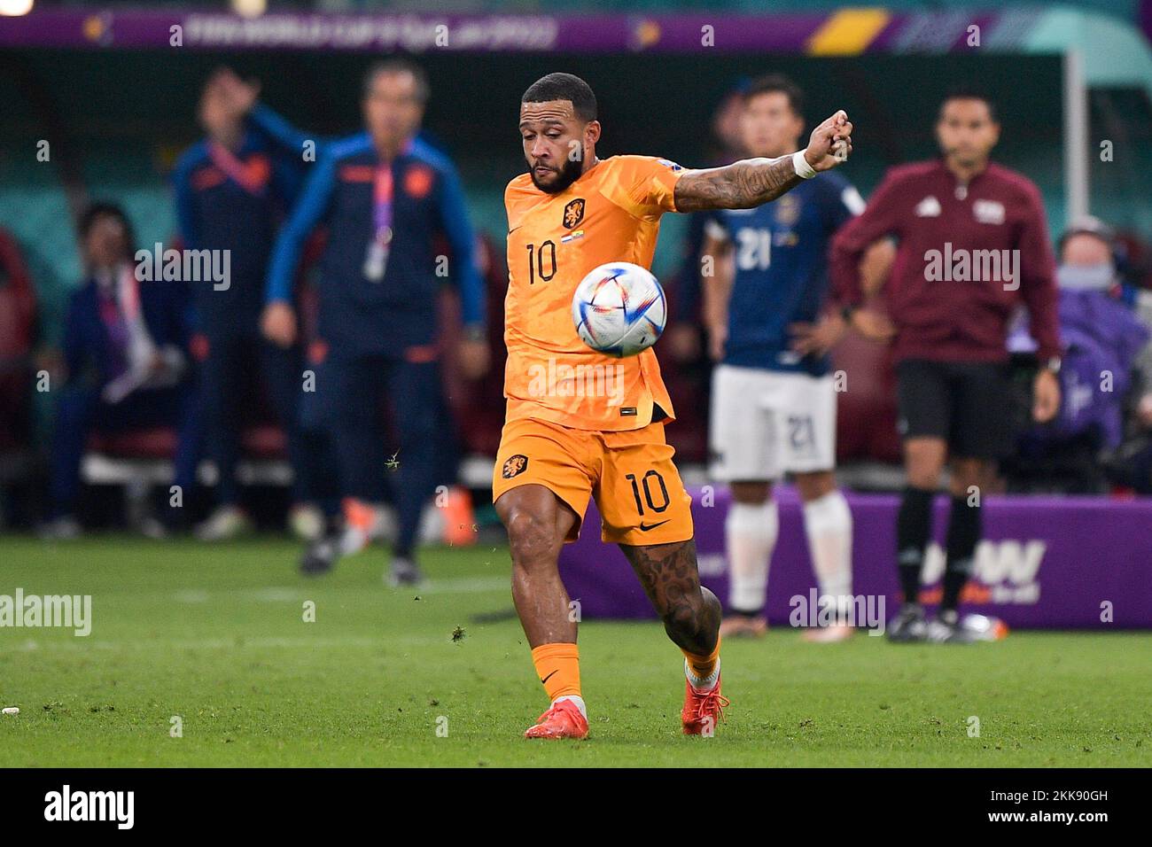 DOHA, QATAR - NOVEMBER 25: Memphis Depay of the Netherlands during the ...