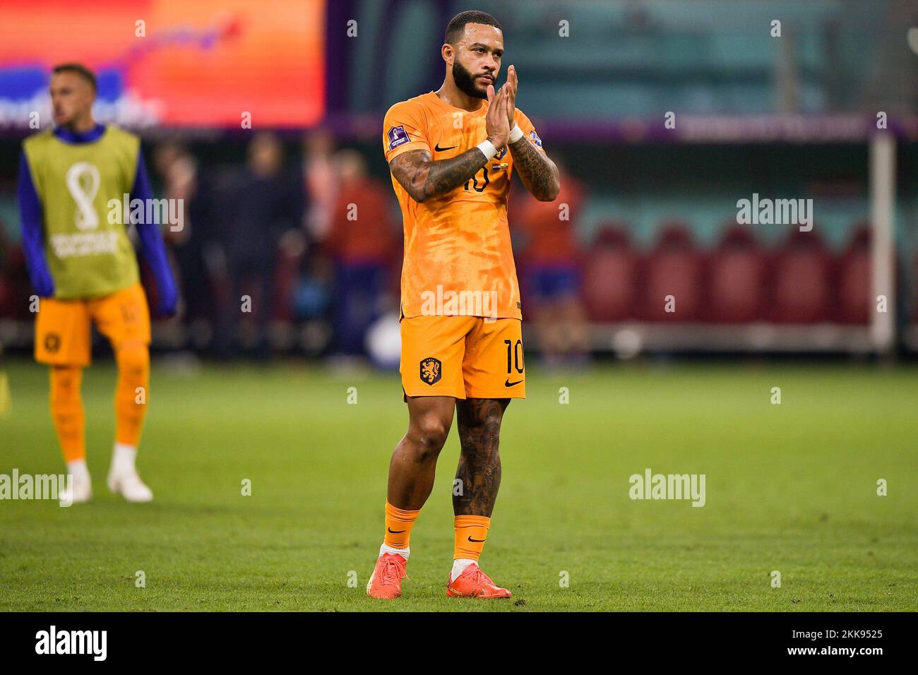 DOHA, QATAR - NOVEMBER 25: Memphis Depay of the Netherlands applauds ...