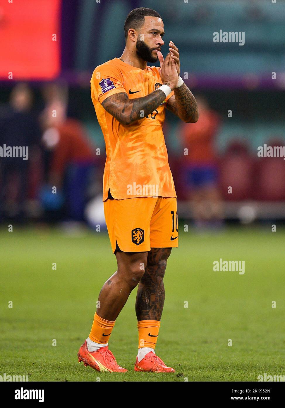 DOHA, QATAR - NOVEMBER 25: Memphis Depay of the Netherlands applauds ...