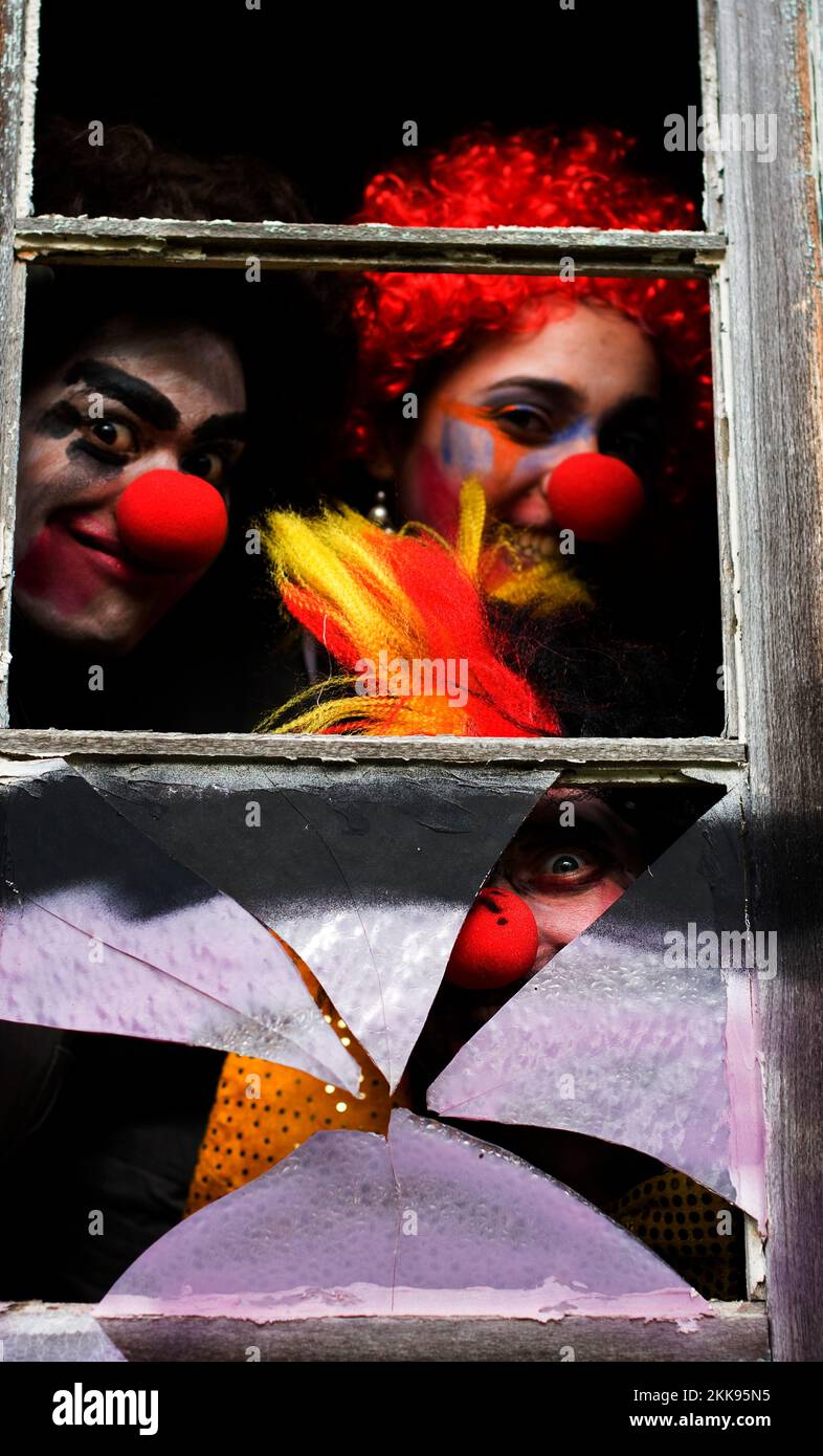 Shadowy figures crime hi-res stock photography and images - Alamy