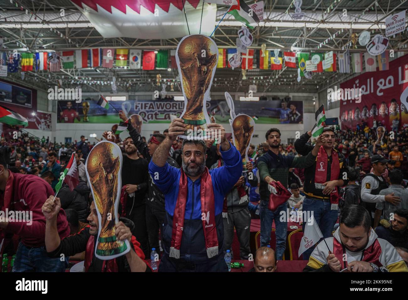 Gaza, Palestine. 25th Nov, 2022. (INT) Palestinians watch the Qatar vs ...