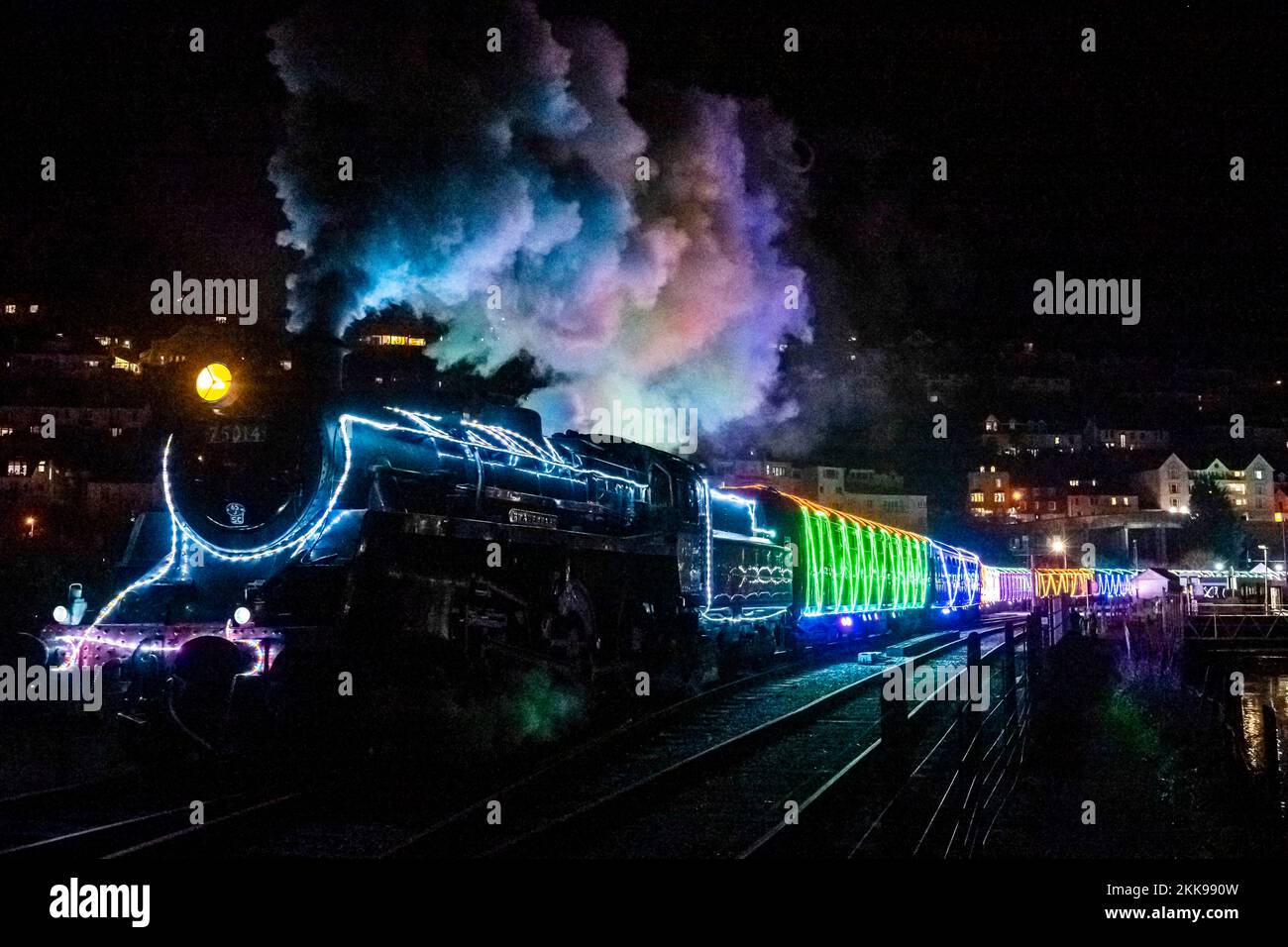 Kingswear, Devon, UK. 25th November 2022. The Christmas Train of Lights ...