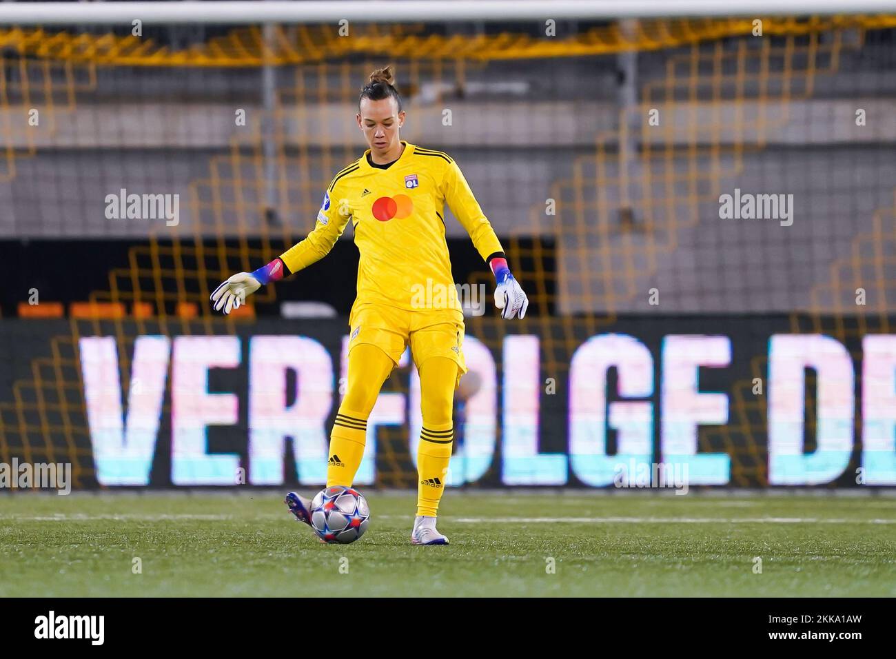 24.11.2022, Schaffhausen, Wefox Arena, Women's Champions League: FC ...