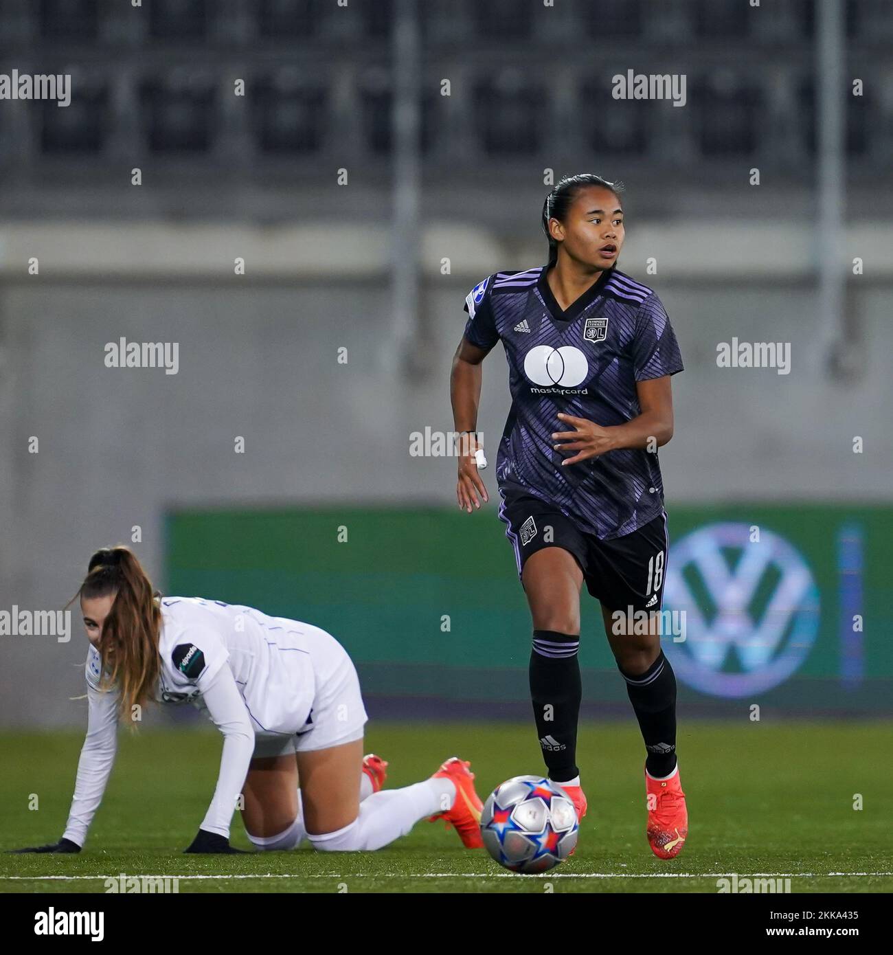 24.11.2022, Schaffhausen, Wefox Arena, Women's Champions League: FC ...