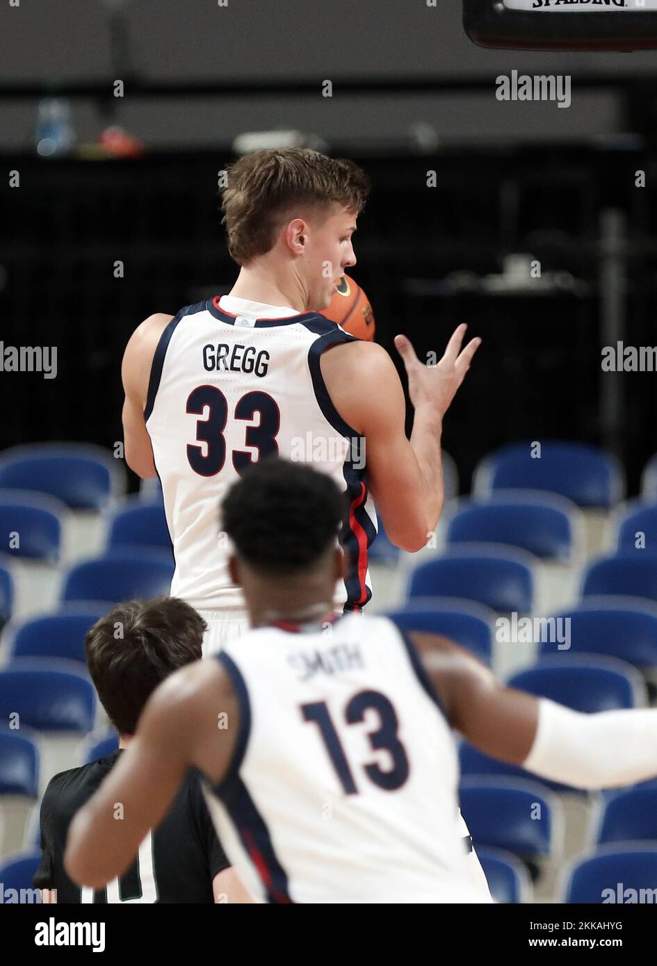 November 24, 2022: Gonzaga Bulldogs forward Ben Gregg (33) pulls down a ...