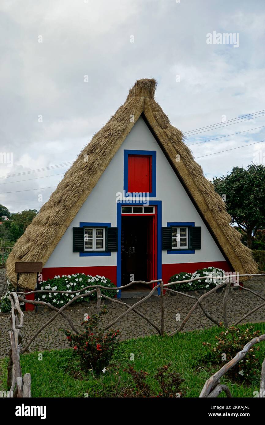 Farmer houses hi-res stock photography and images - Alamy