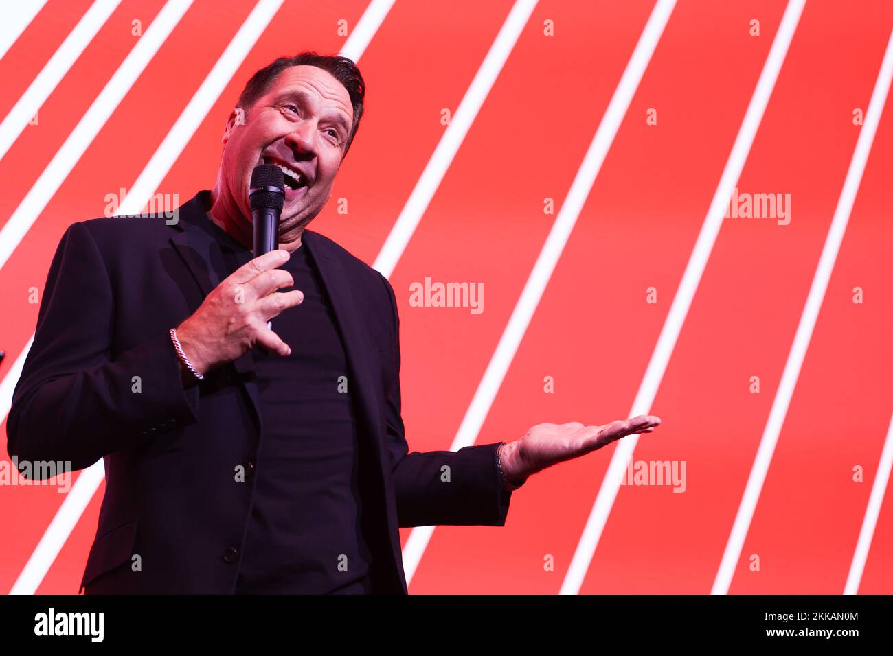 Former England goalkeeper David Seaman talks at the Budweiser Fan ...