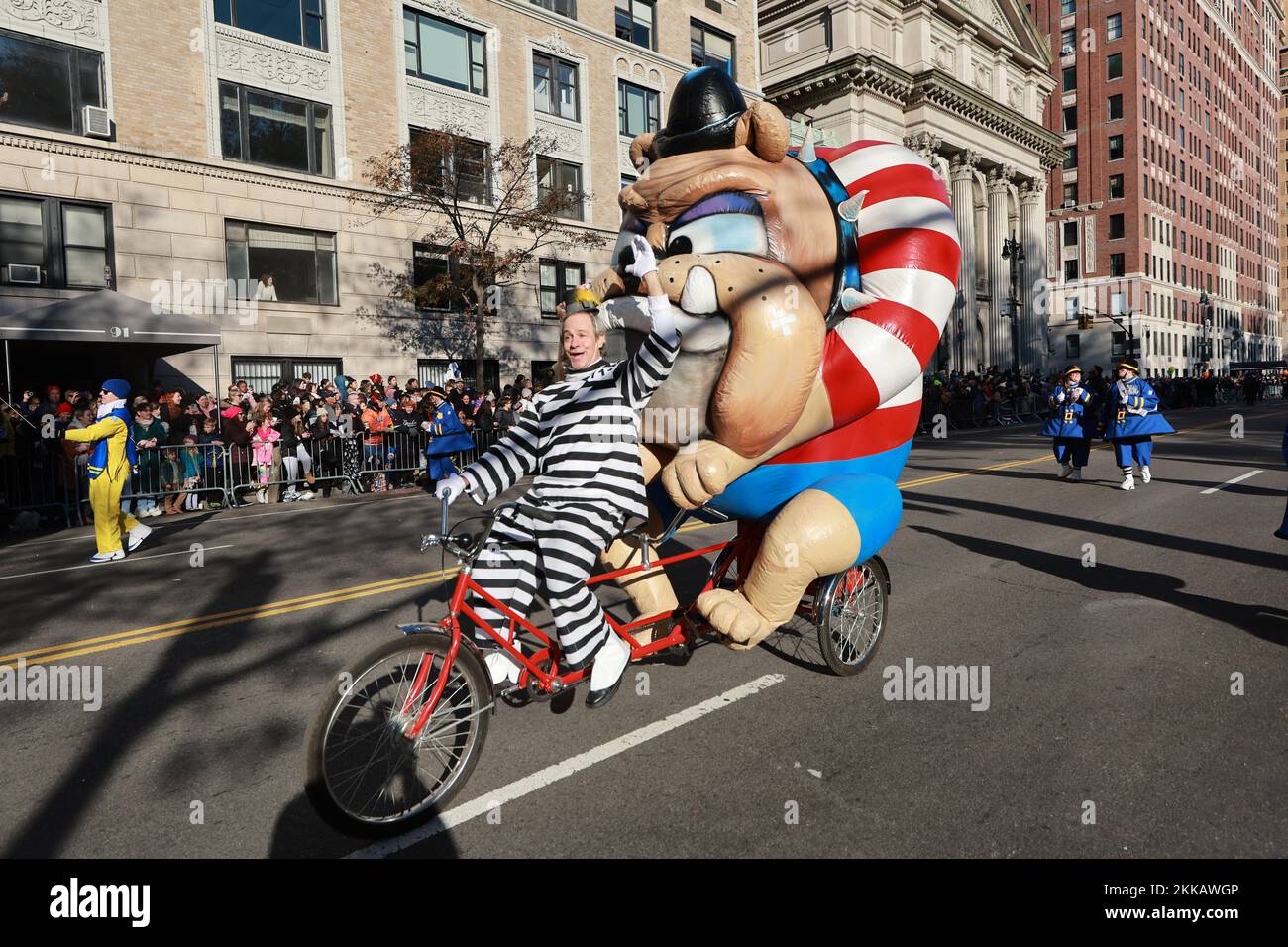 A bulldog rides on board a trycaloon during the 96th Macy's ...