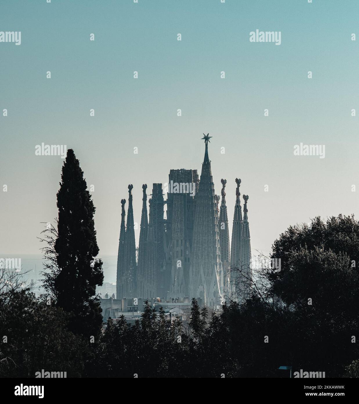 Famous iconic landmark blue hi-res stock photography and images - Alamy