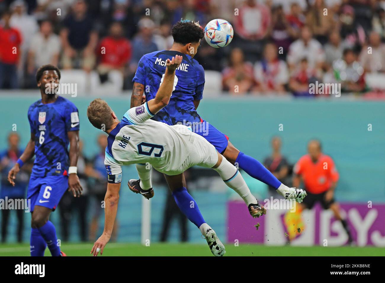 Al Khor, Qatar. 25th Nov, 2022. Harry Kane da Inglaterra disputa o ...