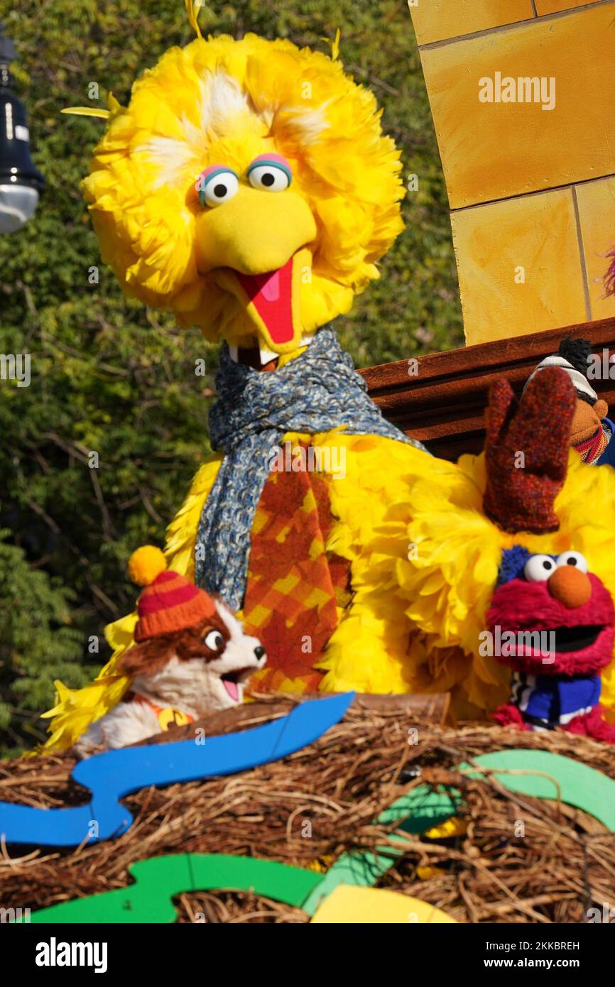 New York, NY, USA. 24th Nov, 2022. Sesame Street, Big Bird in ... New York, NY, USA. 24th Nov, 2022. Sesame Street, Big Bird in ...