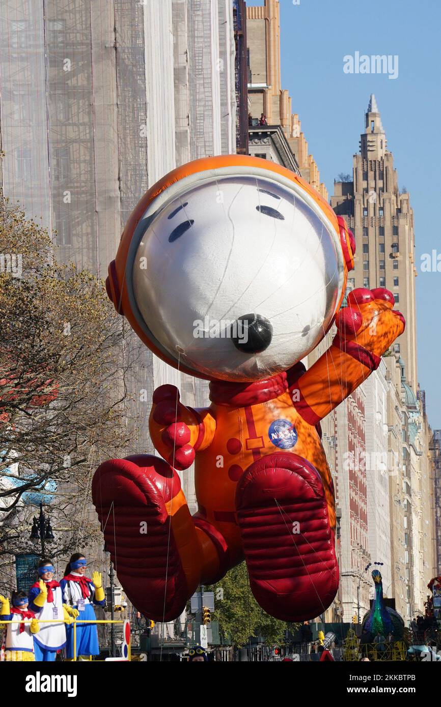 New York, NY, USA. 24th Nov, 2022. Astronaut Snoopy in attendance for ...
