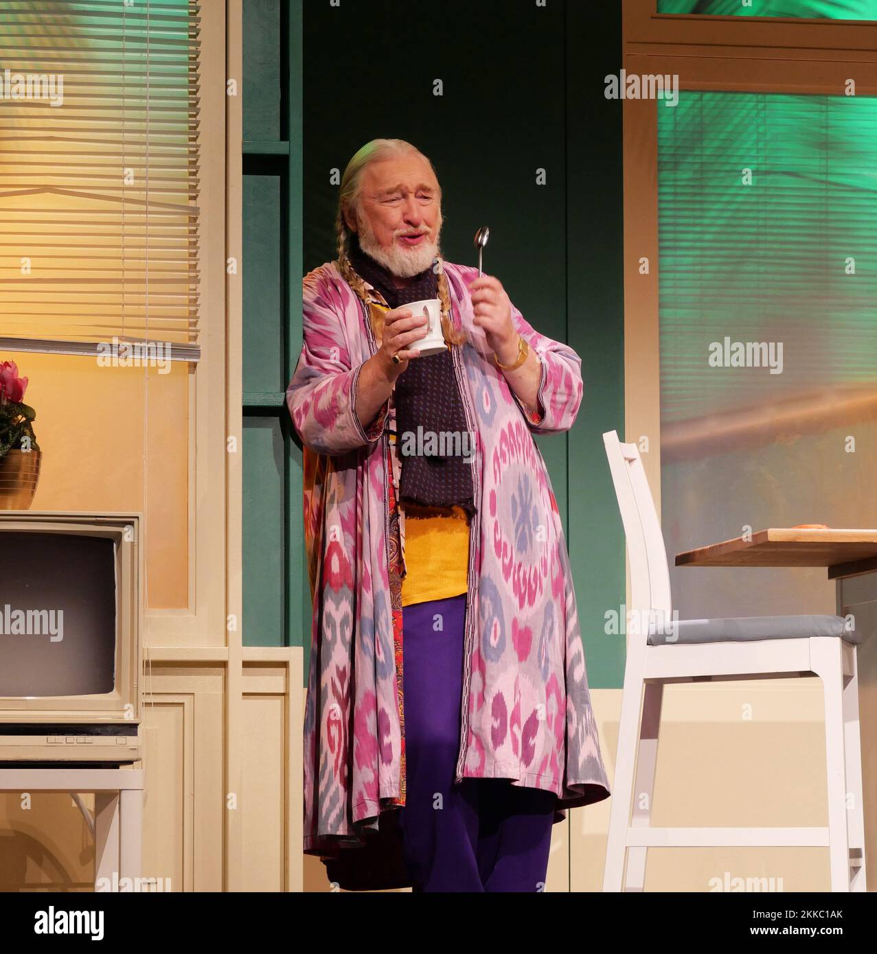 24 November 2022, Berlin: Actor Felix von Manteuffel as Henry ...